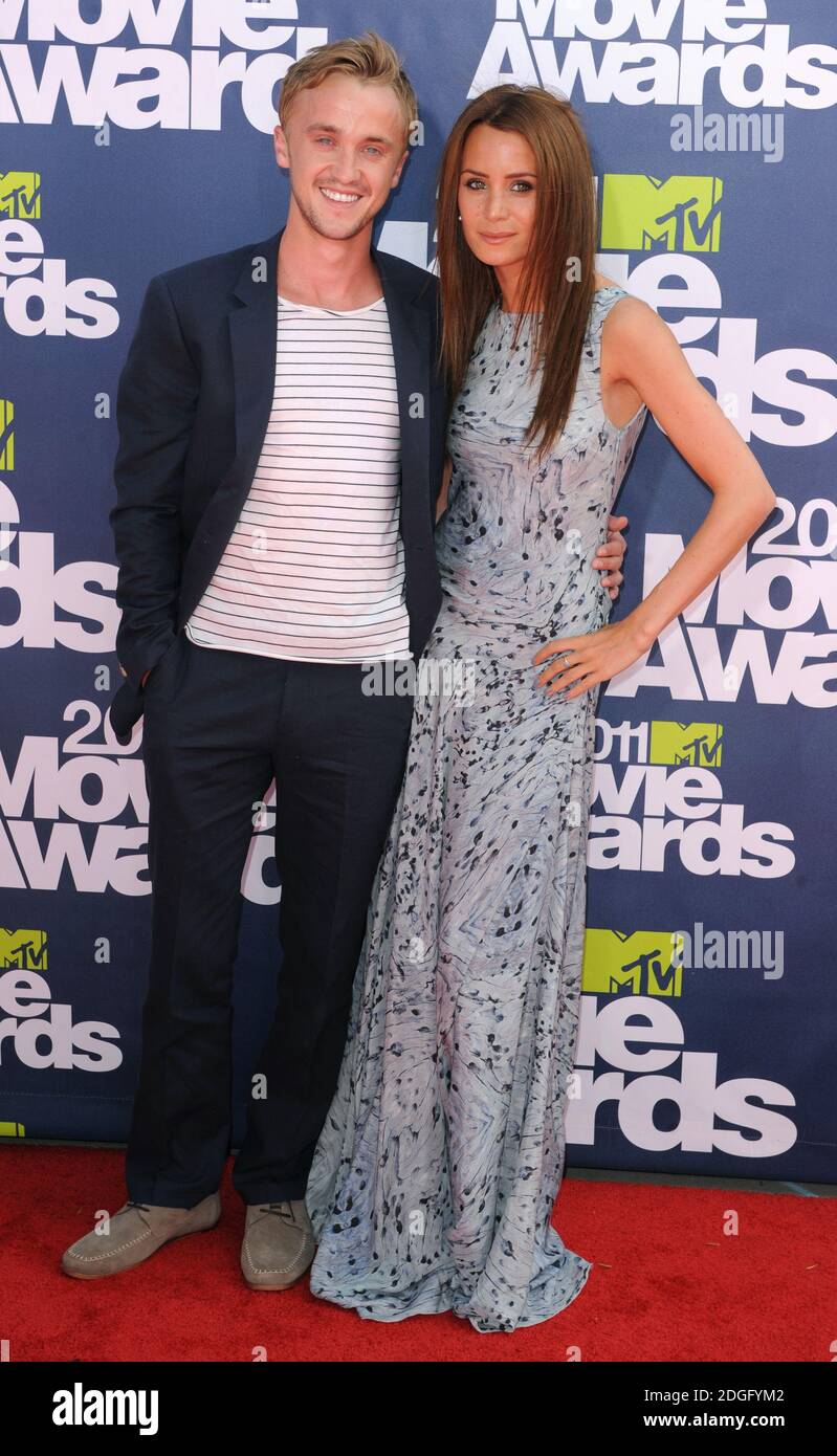 Tom felton et sa petite amie Banque de photographies et d’images à ...