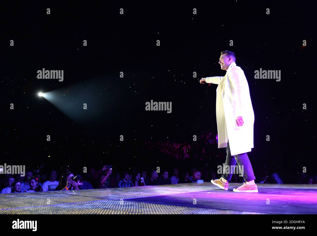 Sam smith en train de jouer Banque de photographies et d’images à haute ...