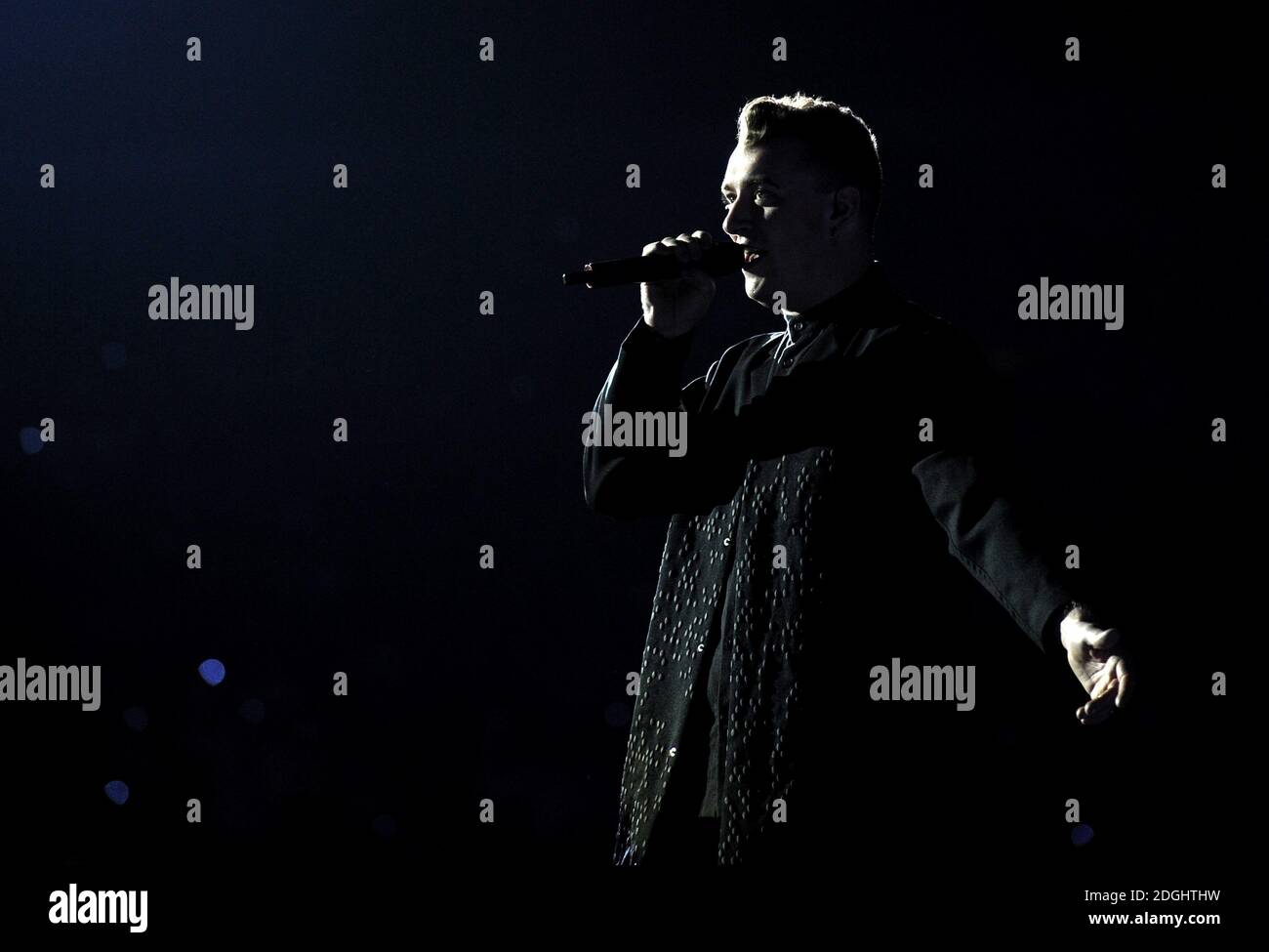 Sam smith en train de jouer Banque de photographies et d’images à haute ...