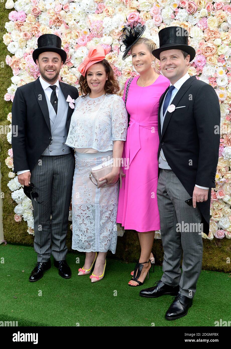 Anthony McPartlin (à gauche) avec la femme Lisa Armstrong et Declan ...