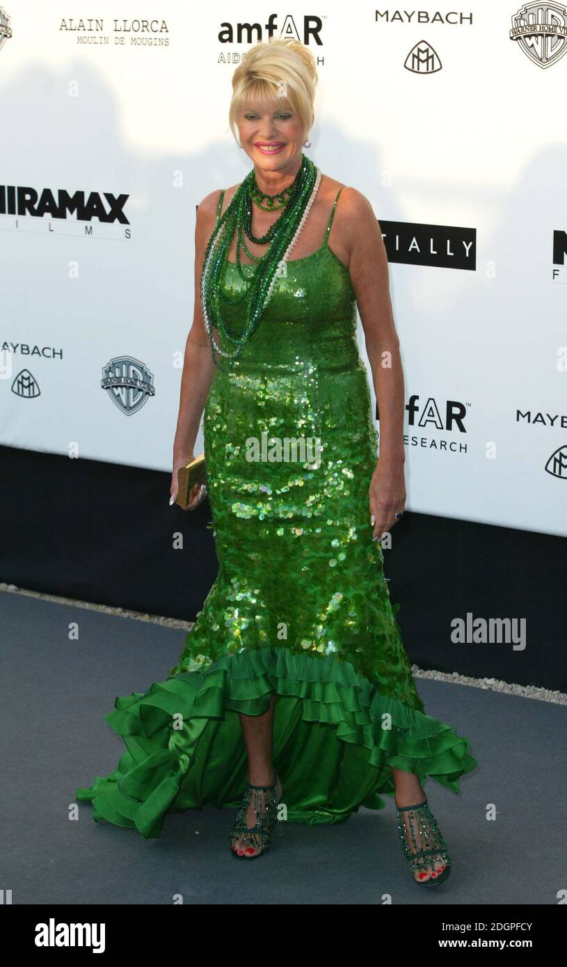 Ivana Trump arrive au dîner de gala de l'amfAR au le Moulin de Mougins ...