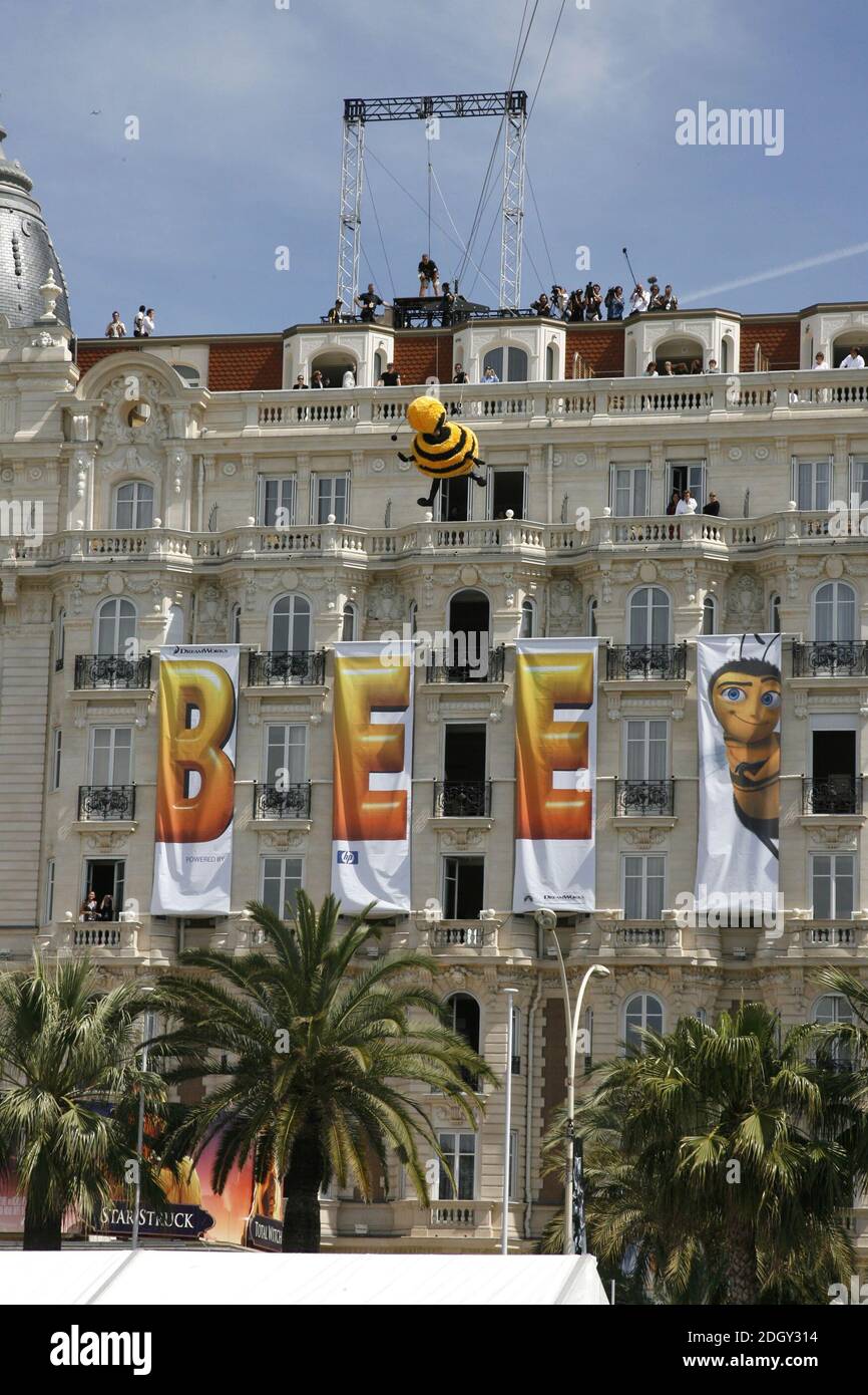 Jerry Seinfeld est lancé en haut de l'hôtel Carlton habillé comme une ...