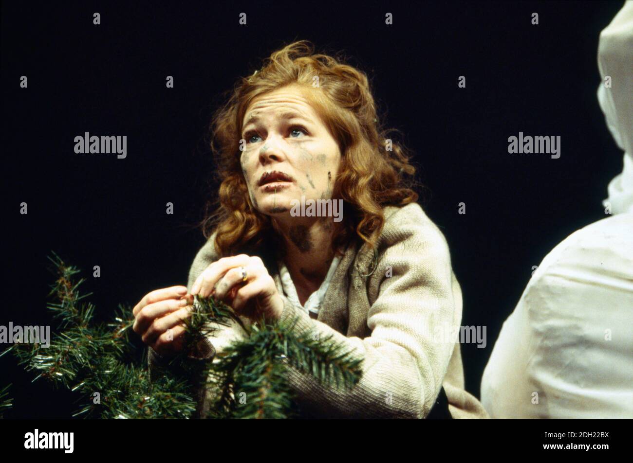 Clare Holman (Harper Amaty Pitt) dans LA PERESTROÏKA, partie 2 des ...