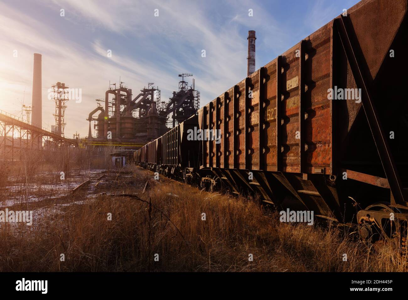 Chargement ancien train charbon Banque de photographies et d’images à haute résolution - Alamy
