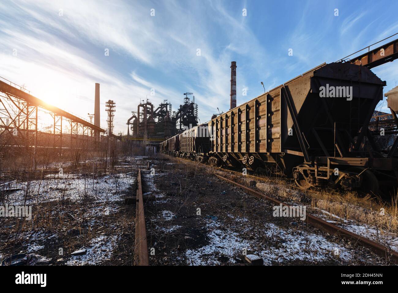 Chargement ancien train charbon Banque de photographies et d’images à haute résolution - Alamy