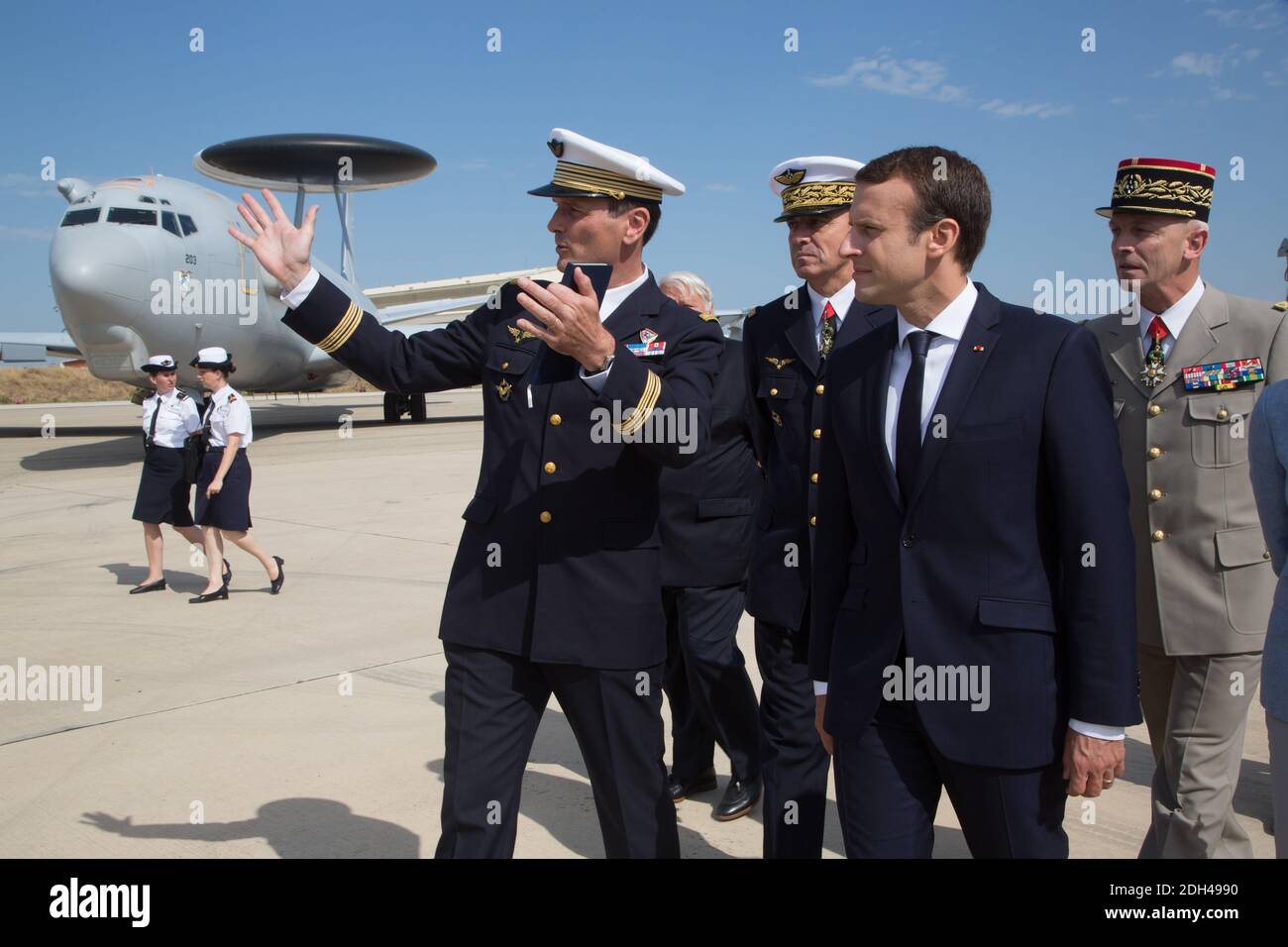 Le général Andre Lanata, le président Emmanuel Macron, le chef d'état ...