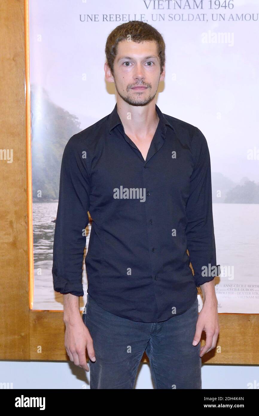 Cyril Descours assiste à la première du film ciel Rouge au cinéma l ...