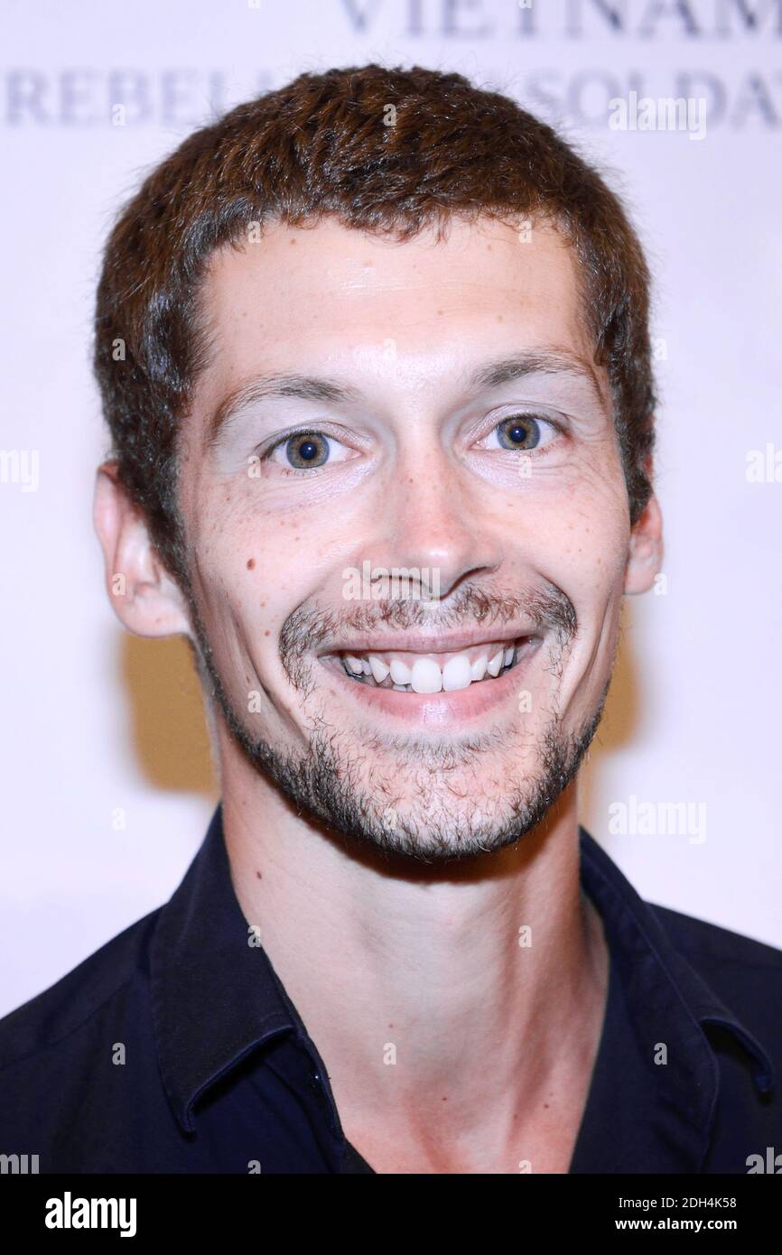 Cyril Descours assiste à la première du film ciel Rouge au cinéma l ...