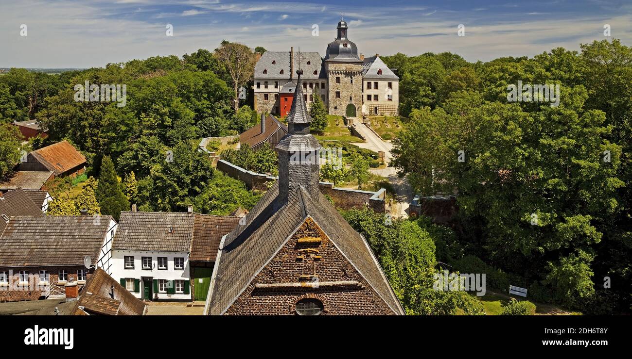 Château de Liedberg avec la tour de la Chapelle du Château de Liedberg ...