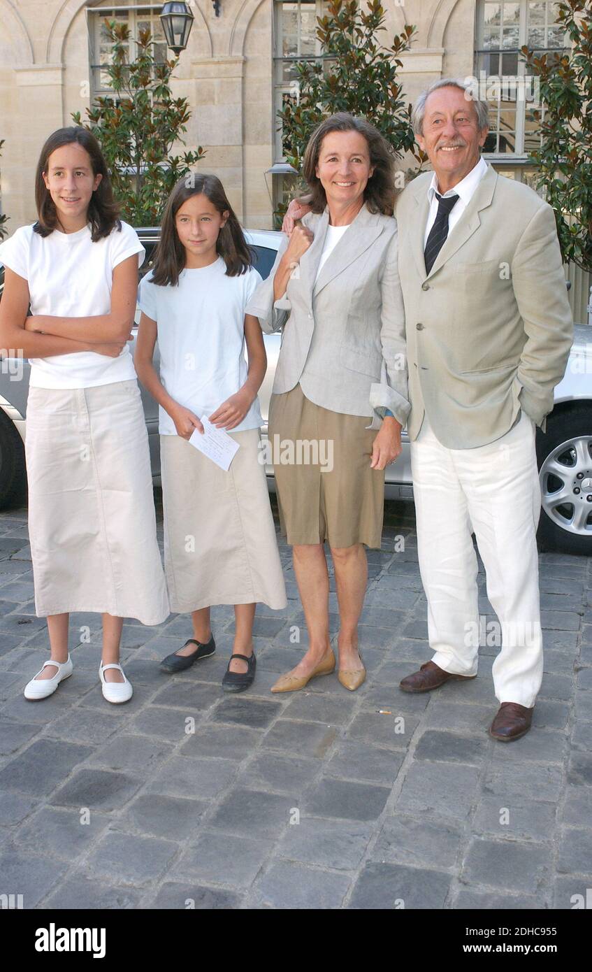 Photo du dossier - l'acteur français Jean Rochefort pose avec sa femme ...