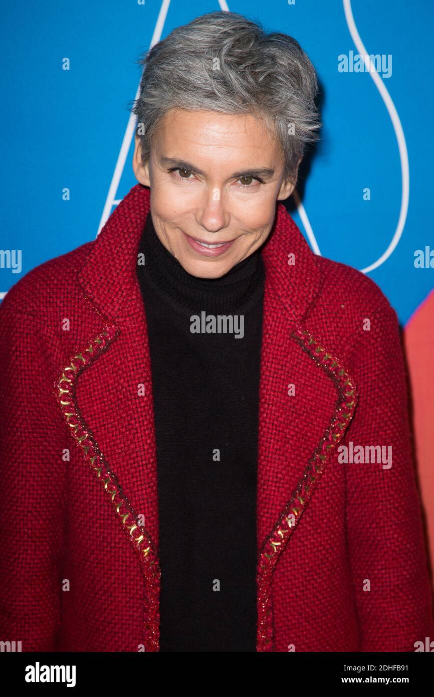 La journaliste Elisabeth Quin participe à la première du documentaire ...