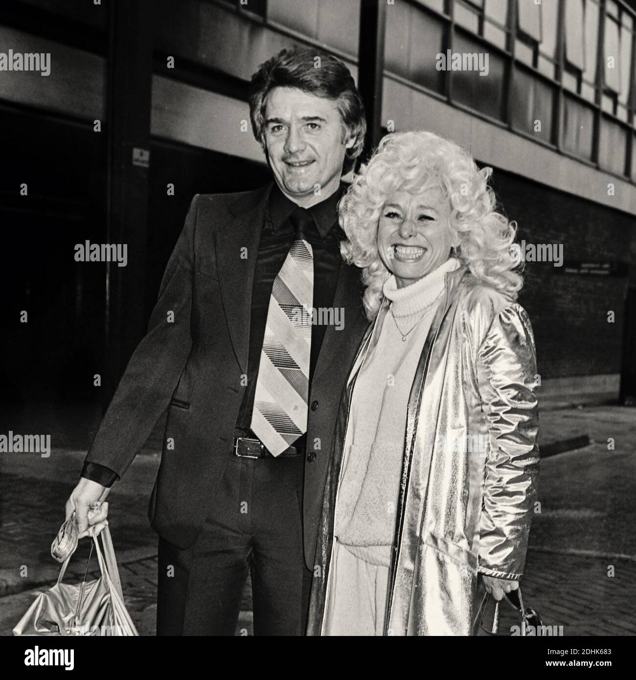 Barbara windsor ronald chevalier Banque de photographies et d’images à ...