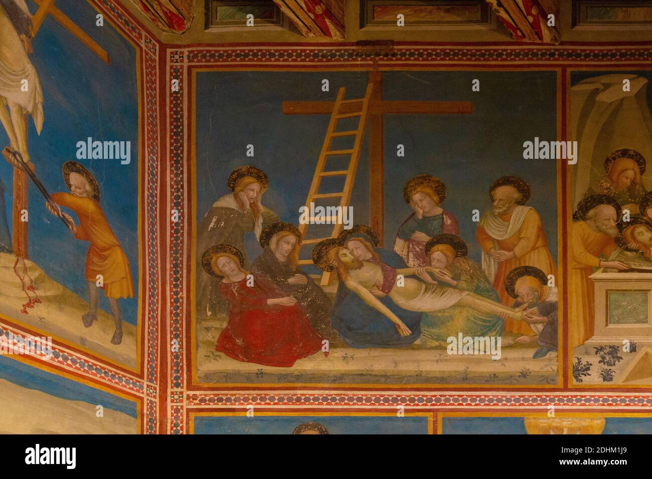 Éléments de décorations architecturales de bâtiments, stuc de gypse ...