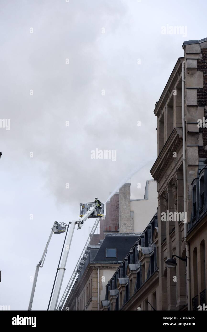 Les pompiers ont l'occasion d'éteindre un incendie à l'hôtel Ritz de ...