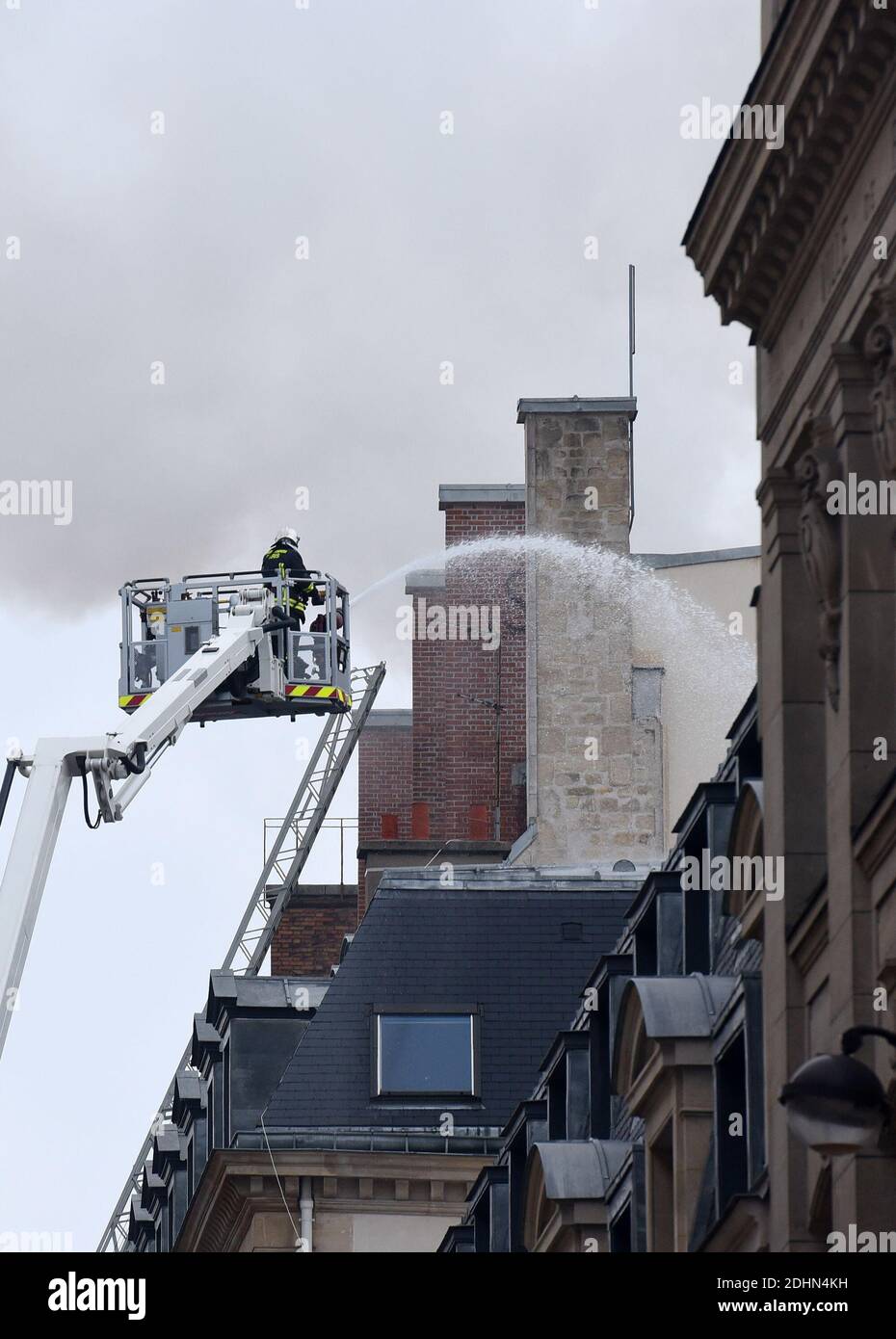 Les pompiers ont l'occasion d'éteindre un incendie à l'hôtel Ritz de ...