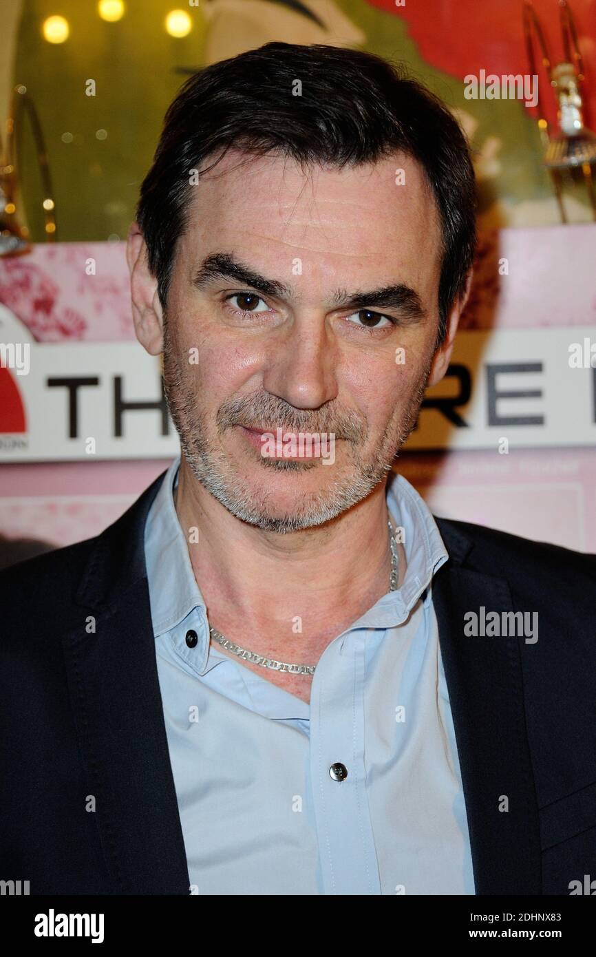 Franck Semonin aide la générale de la pièce 'coiffure et Confidences ...