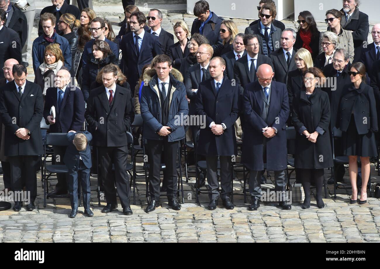Micheline Pelletier, la veuve d'Alain Decaux, et sa famille lors d'un ...