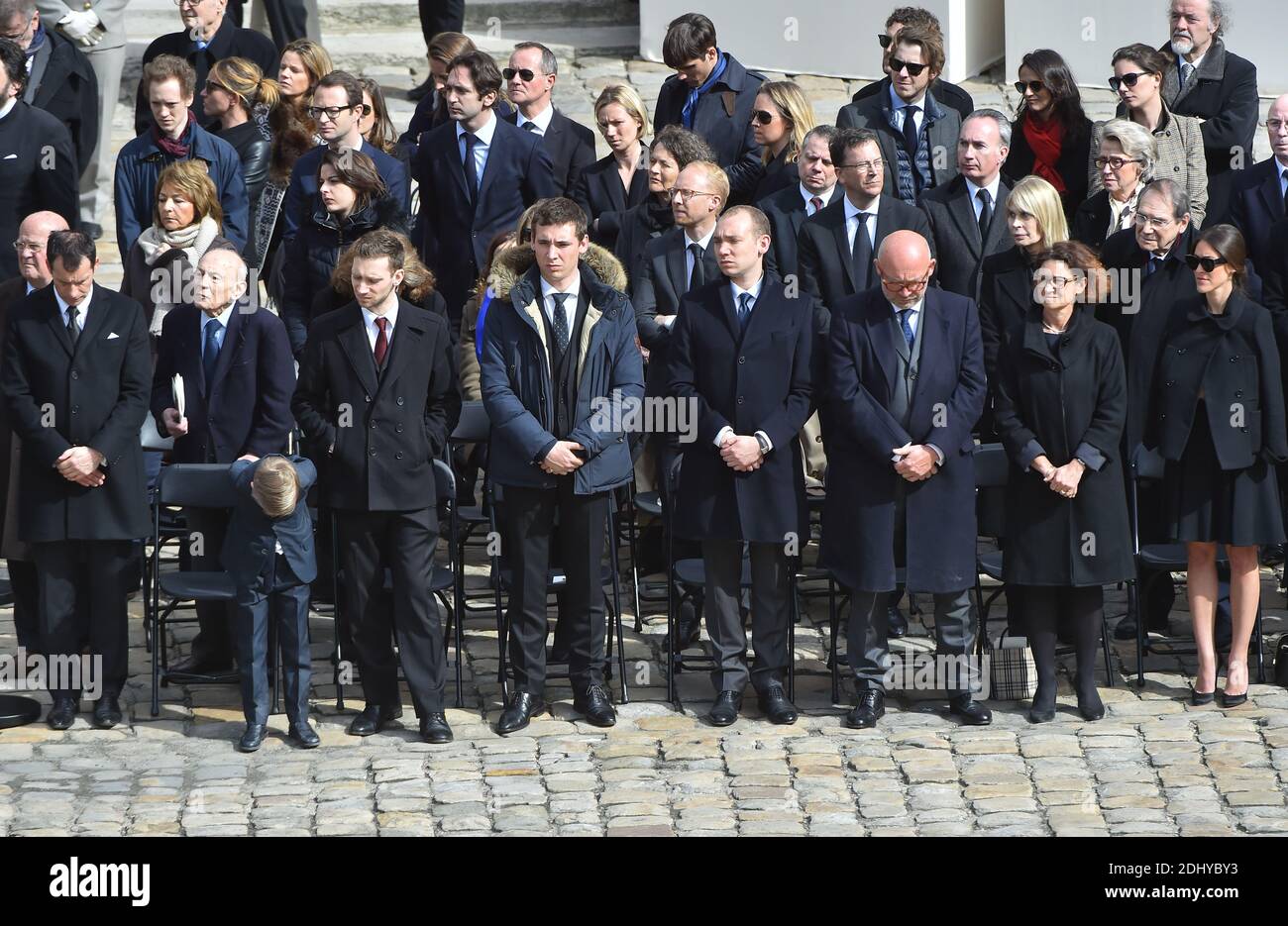 Micheline Pelletier, la veuve d'Alain Decaux, et sa famille lors d'un ...