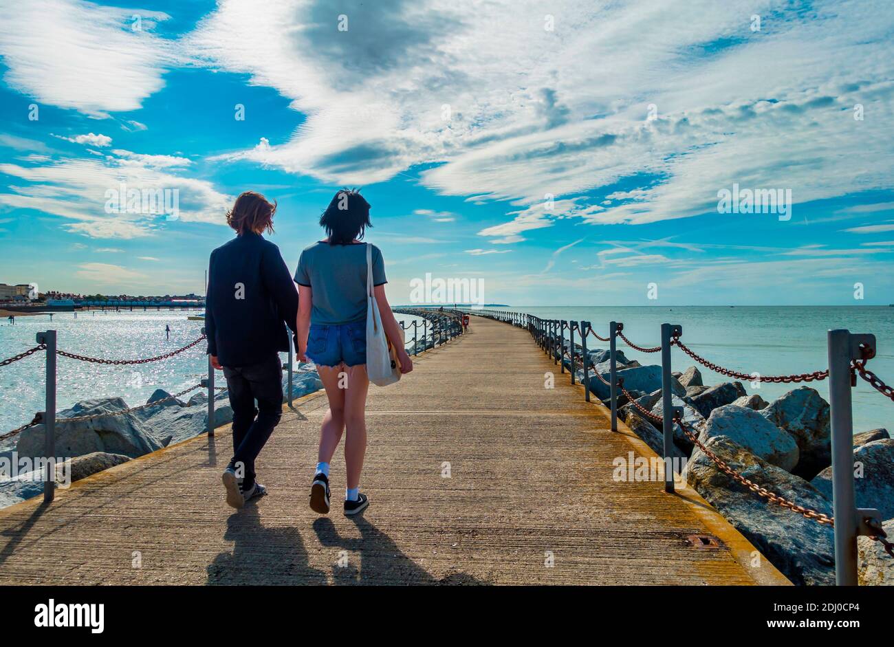 Couple se tenir la main Banque de photographies et d’images à haute ...