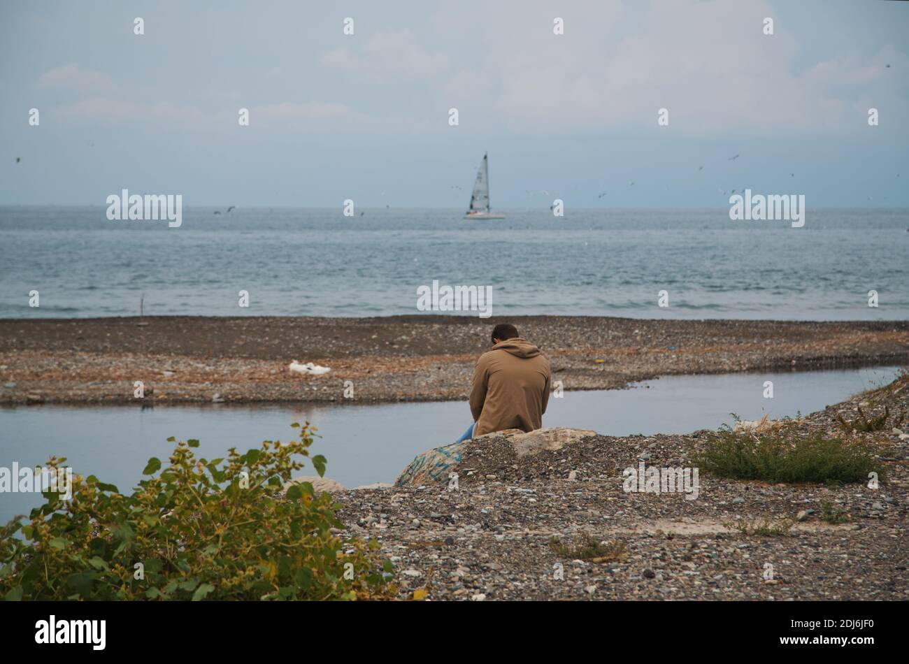 Homme solitaire sur la plage Banque de photographies et d’images à ...