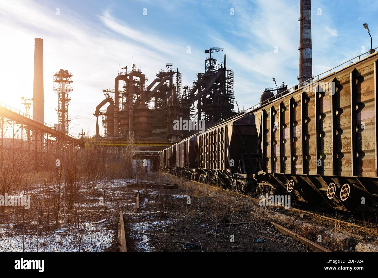 Chargement ancien train charbon Banque de photographies et d’images à haute résolution - Alamy