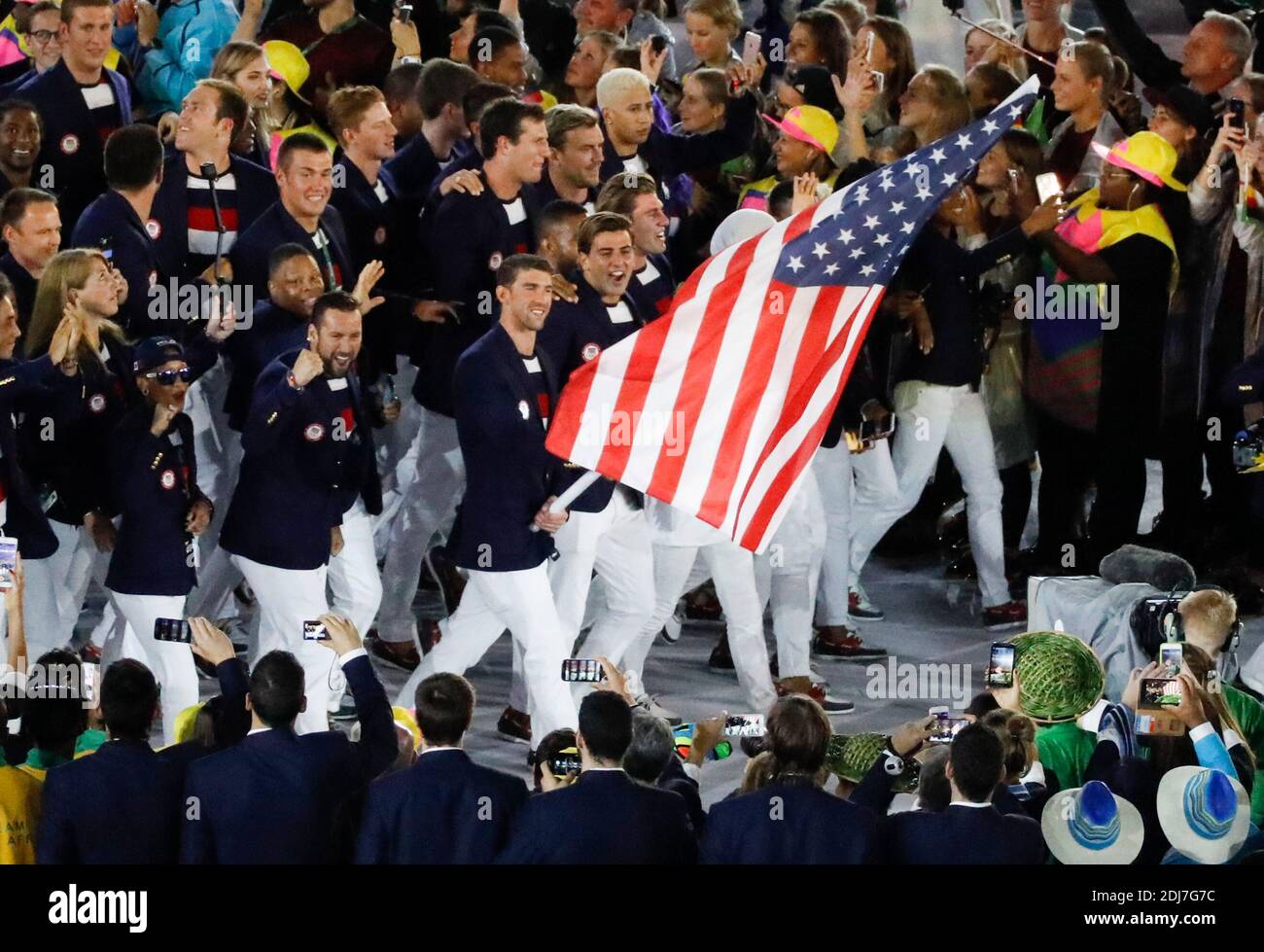 Michael Phelps, porteur du drapeau américain lors de la cérémonie d ...