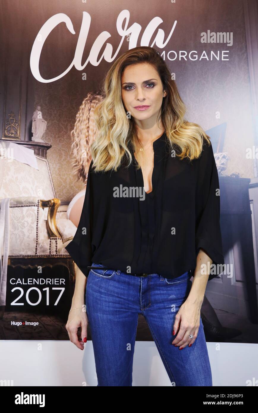 Clara Morgane lance son nouveau calendrier « Clara Morgane 2016 » à ...