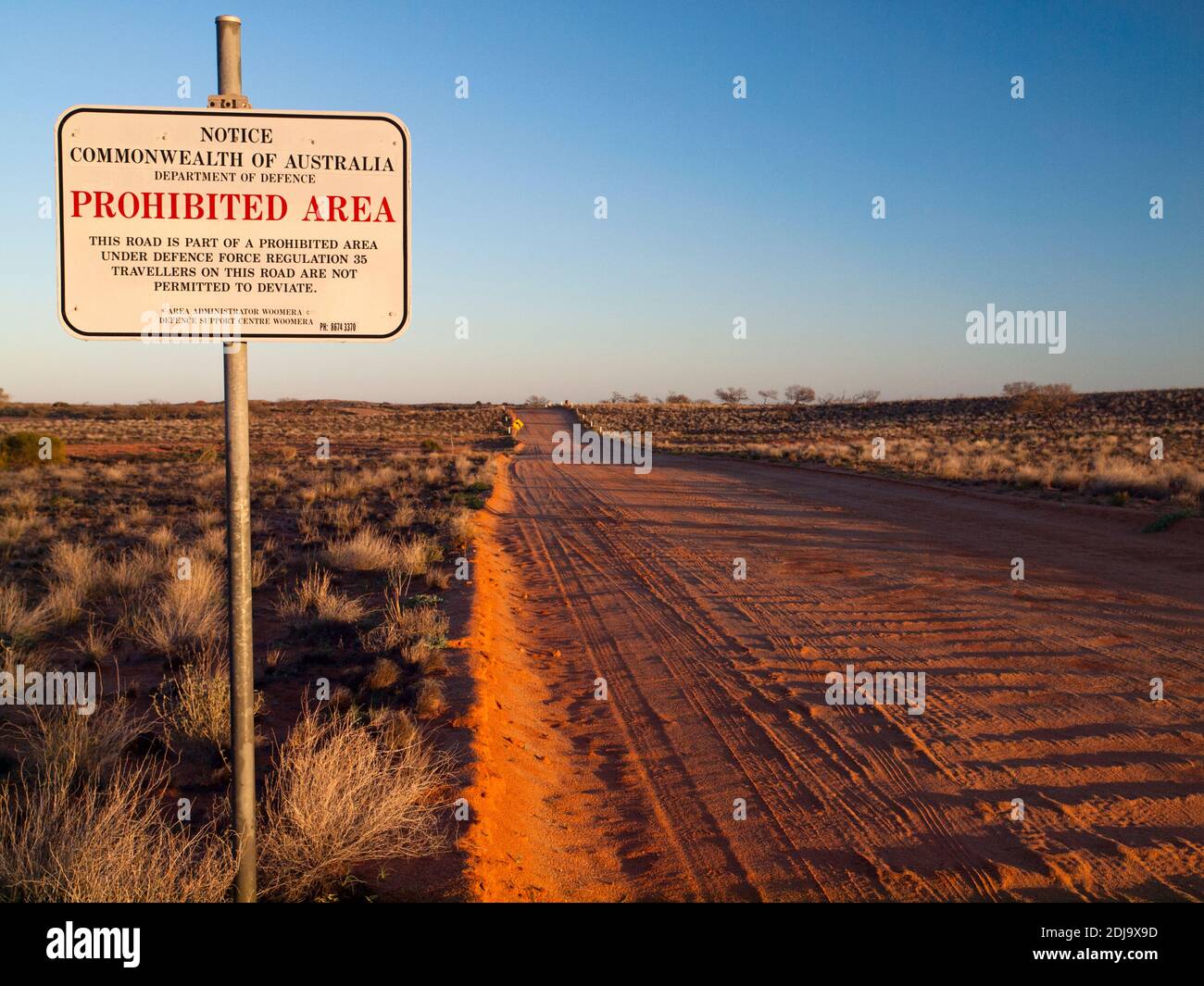 Deviation road sign Banque de photographies et d’images à haute ...