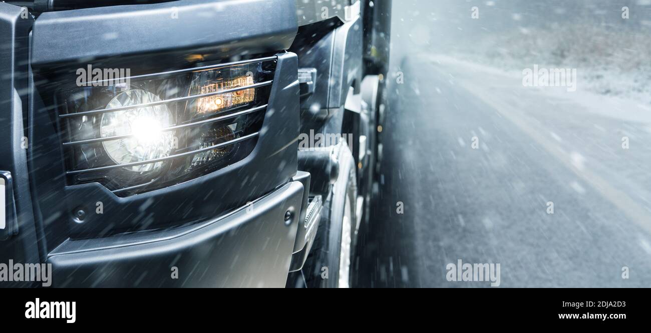 Camion sur la route de glace Banque de photographies et d’images à ...
