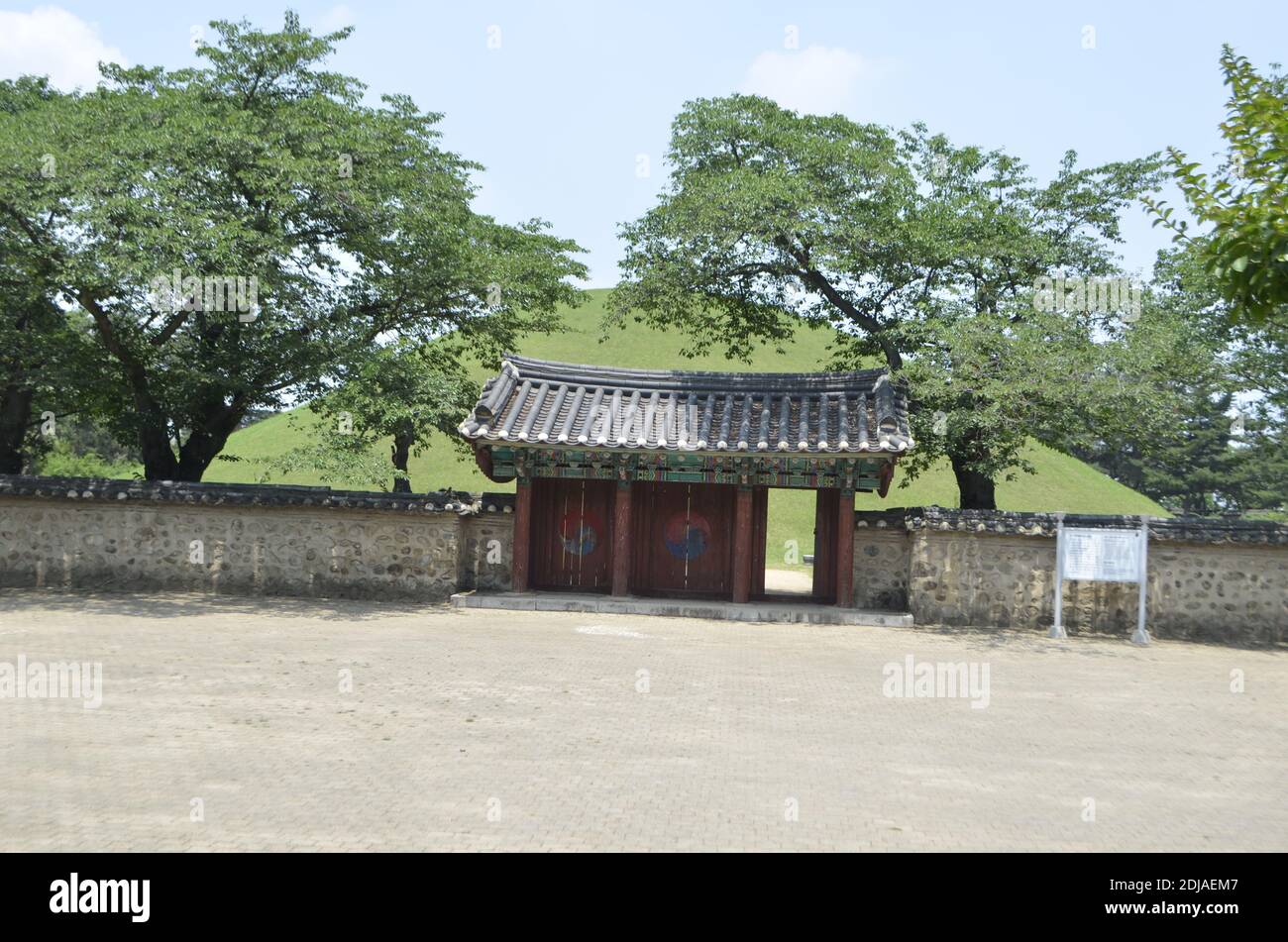 Tombe royale du roi taejong muyeol kim chun chu Banque de photographies et d’images à haute ...