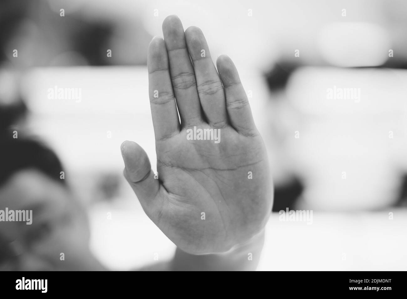 Panneau stop avec une main Banque d'images noir et blanc - Alamy