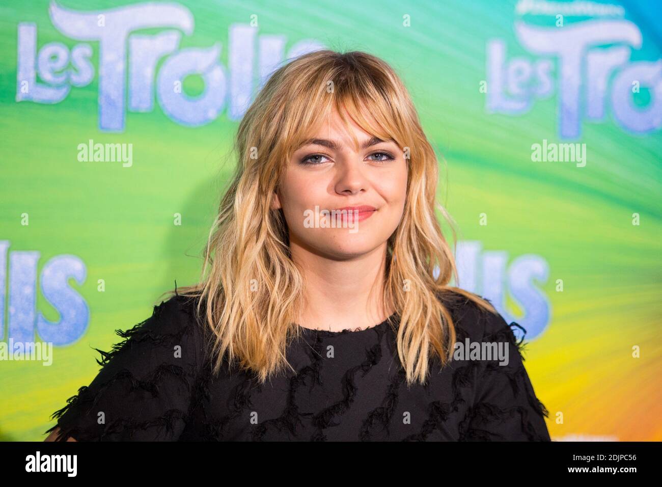 Louane Emera a l'avant-première du film les rouleaux au Grand Rex a ...