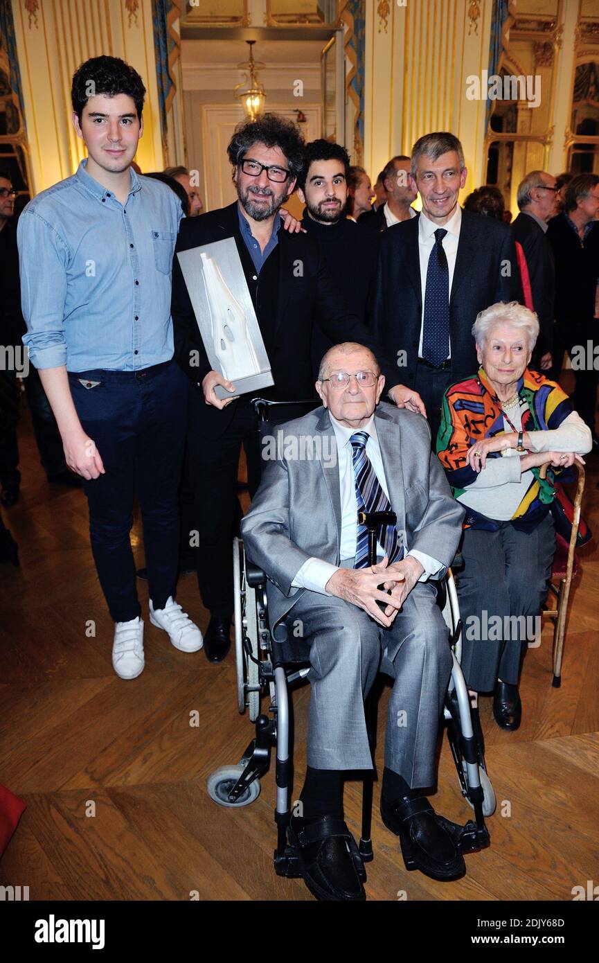 Radu Mihaileanu avec son père Ian Mihaileanu, son frère et ses fils ...