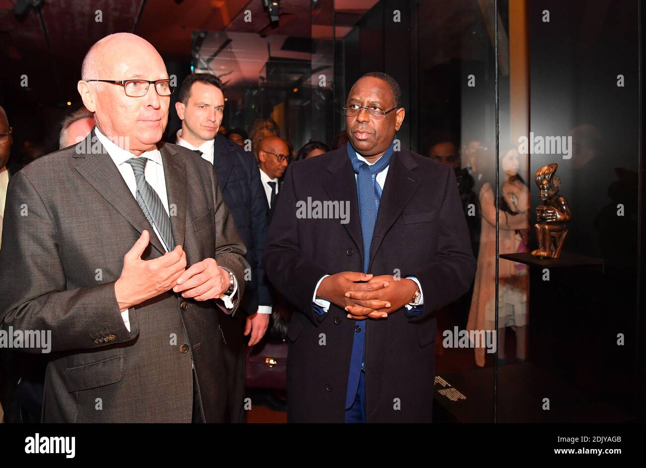 Le président du Sénégal, Macky Sall, écoute les explications du ...