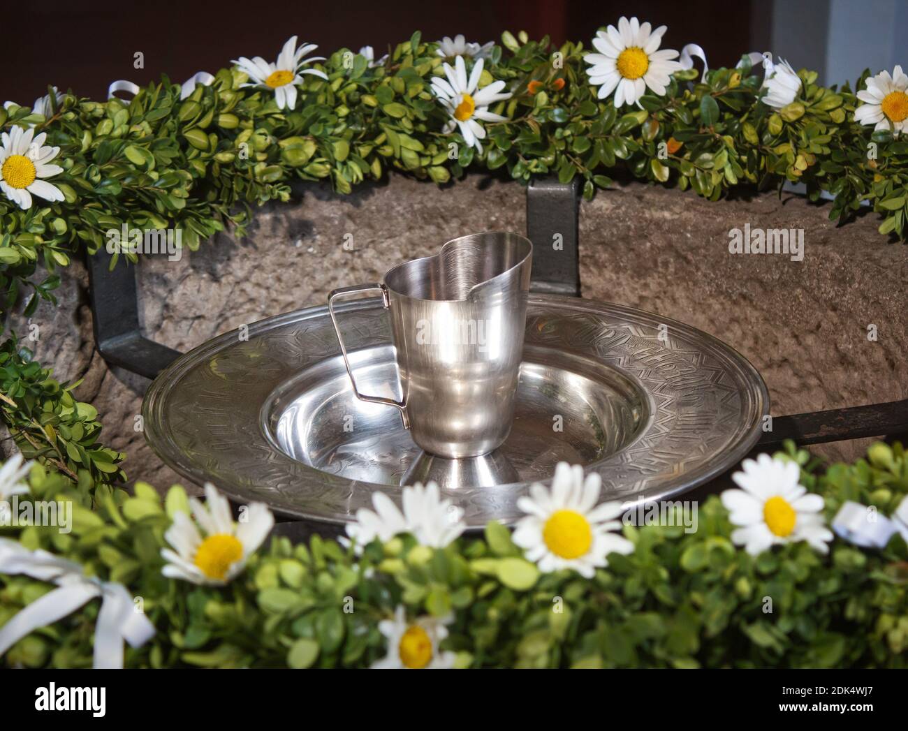Baptism font Banque de photographies et d’images à haute résolution - Alamy