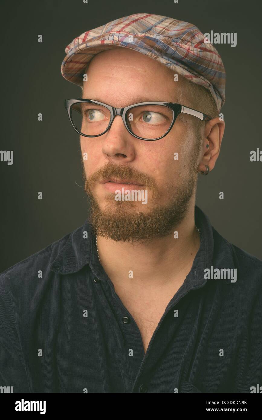 Blue beret Banque de photographies et d’images à haute résolution - Alamy