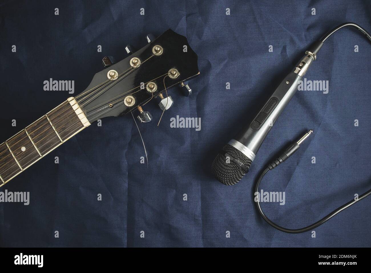 Guitar Jazz Retro Microphone Acoustic Banque d'image et photos - Alamy