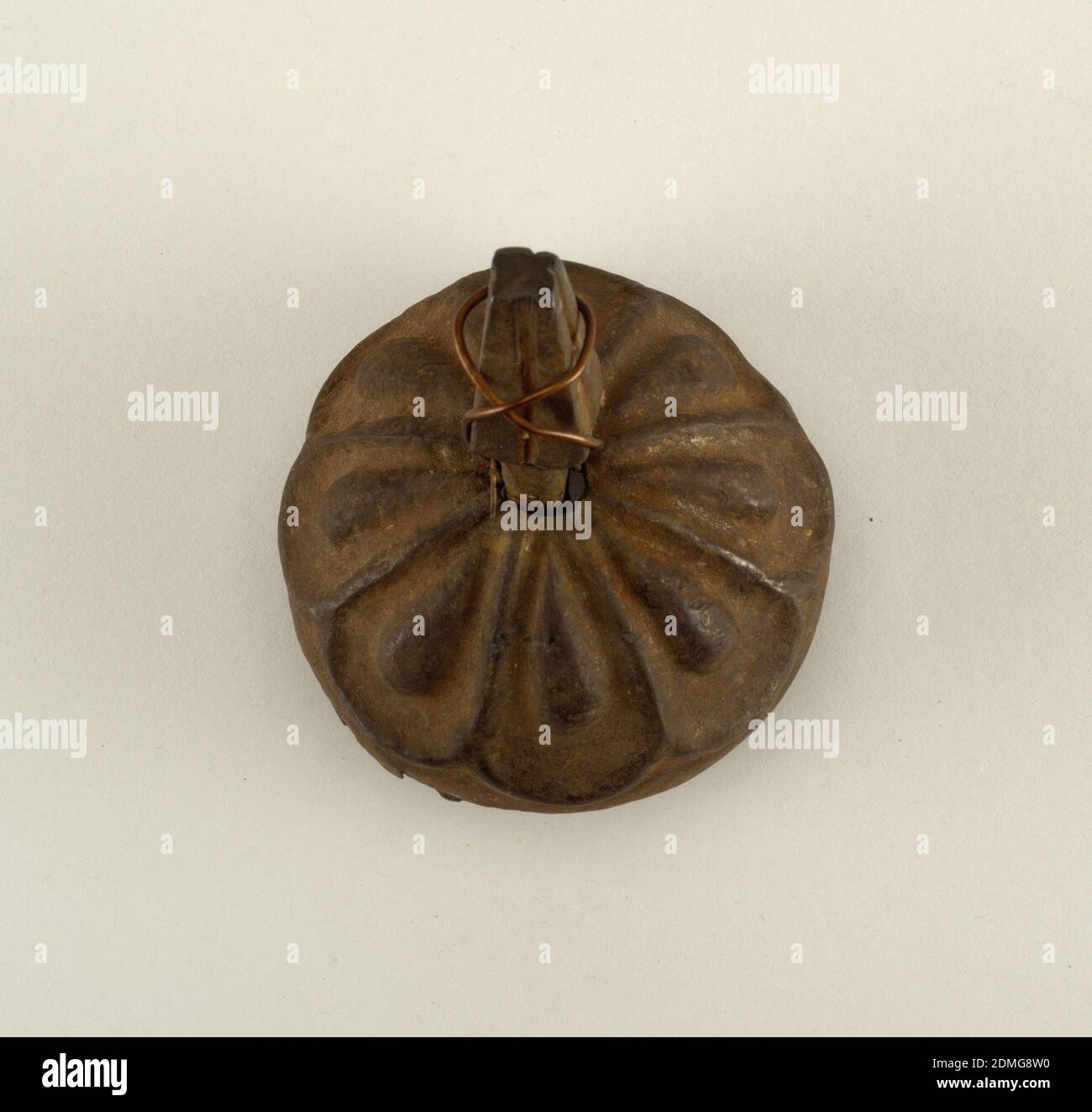 Le bossage de porte et l'ongle décoratifs, le fer forgé, le bossage ...