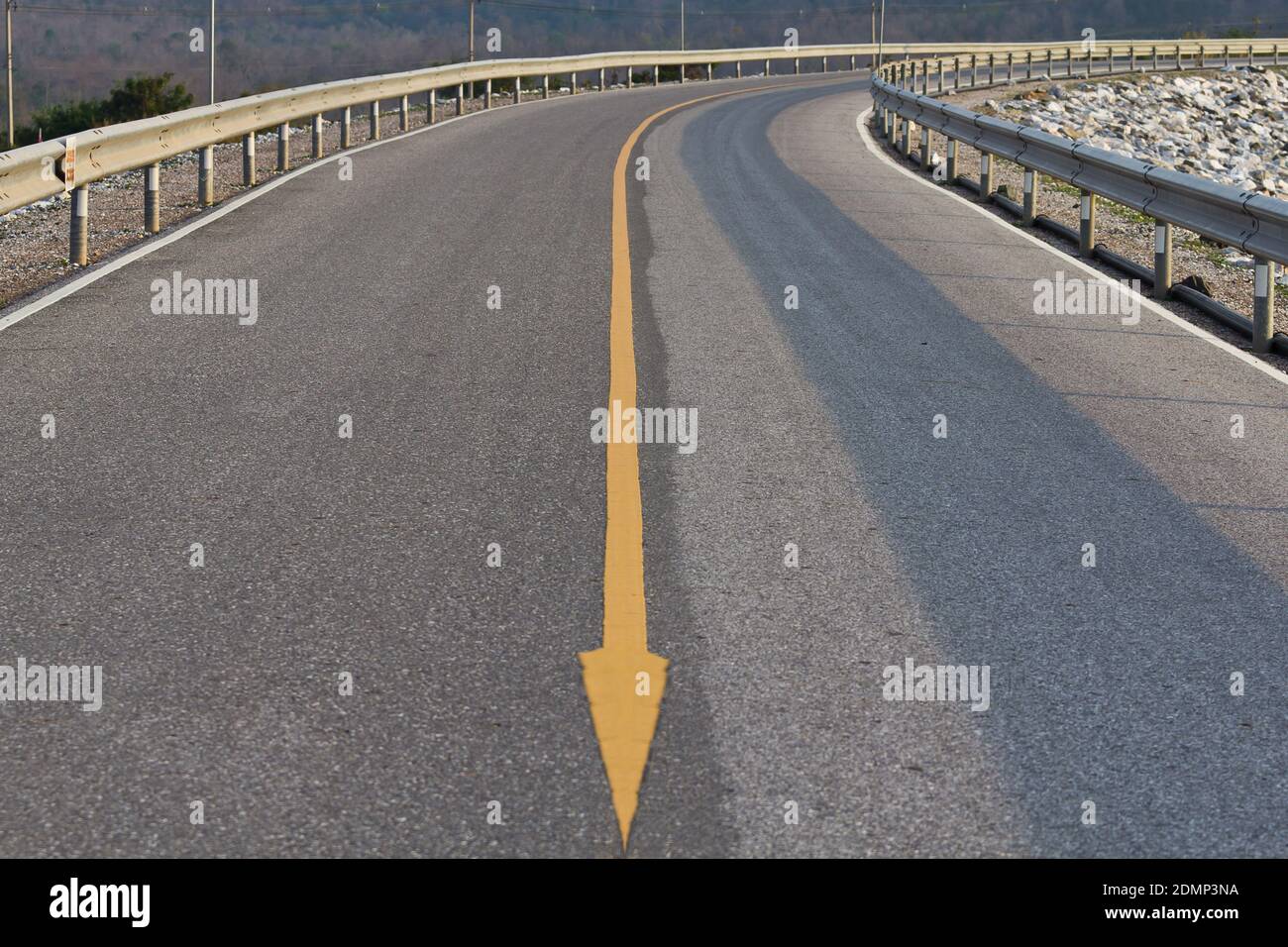 Flèche courbe Banque de photographies et d’images à haute résolution ...