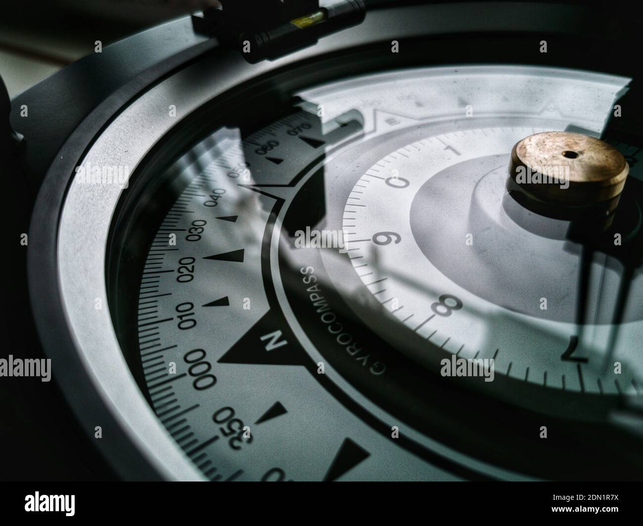Gyro compass Banque de photographies et d’images à haute résolution - Alamy