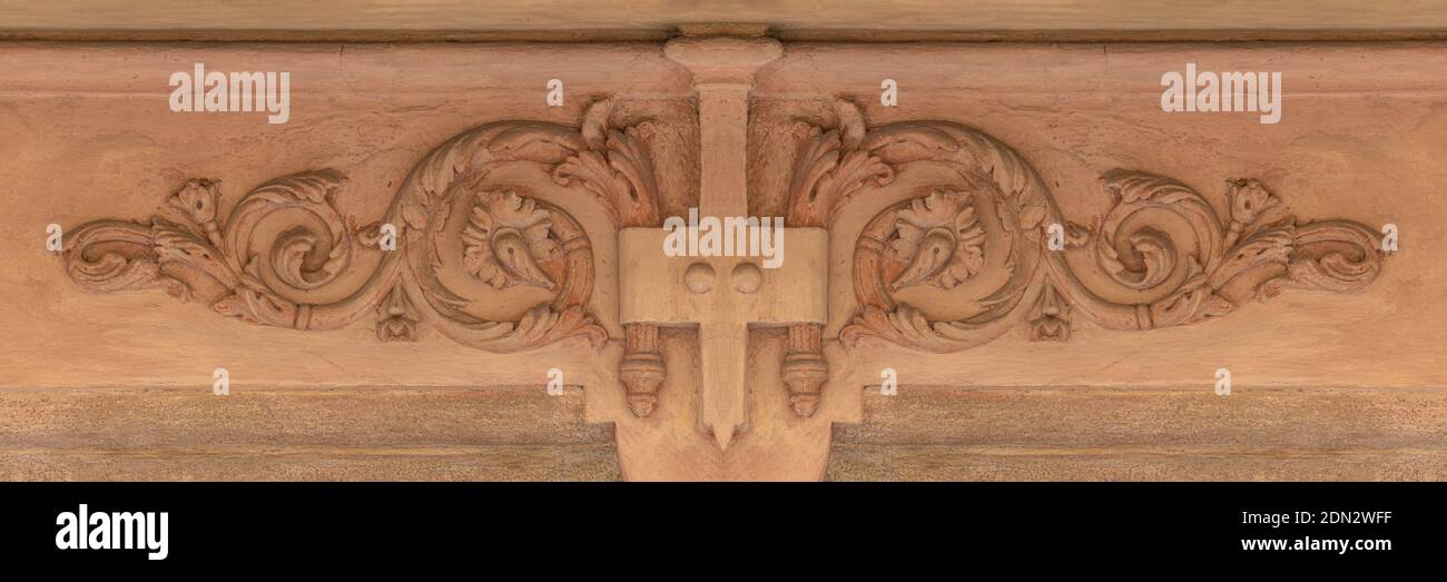 Éléments de décorations architecturales de bâtiments, moulures en ...