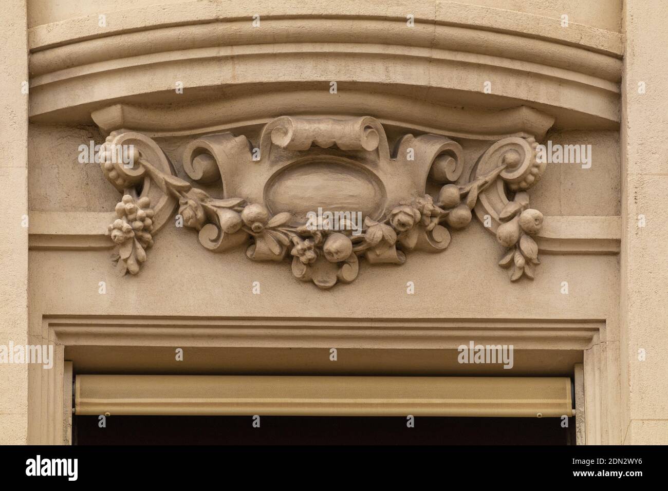 Éléments de décorations architecturales de bâtiments, moulures en ...