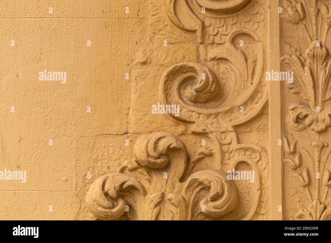 Éléments de décorations architecturales de bâtiments, moulures en ...