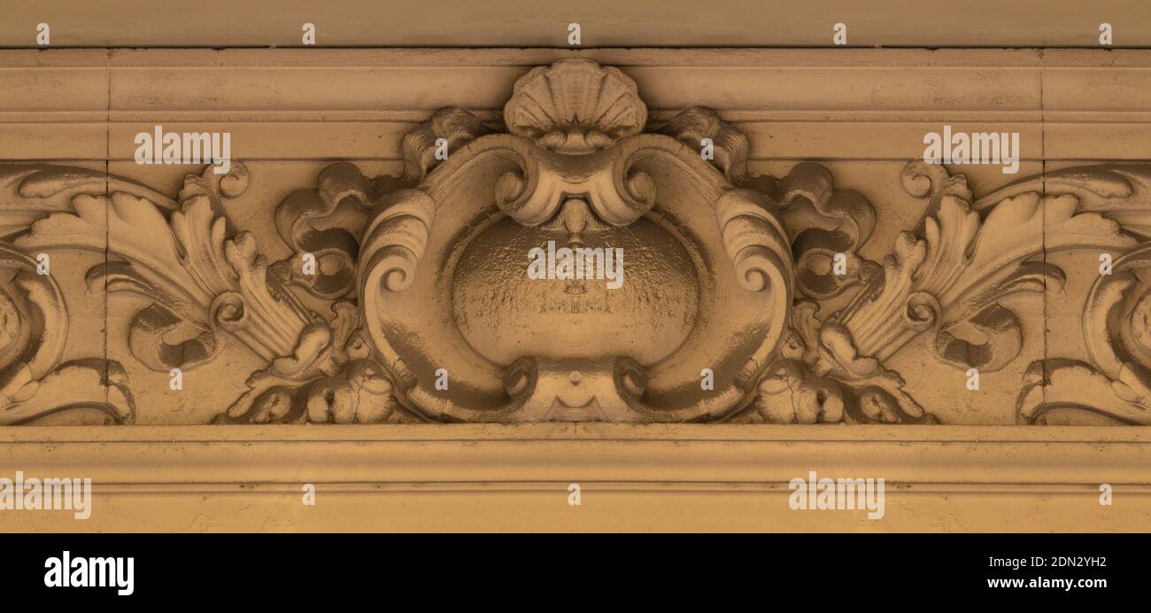 Éléments de décorations architecturales de bâtiments, moulures en ...