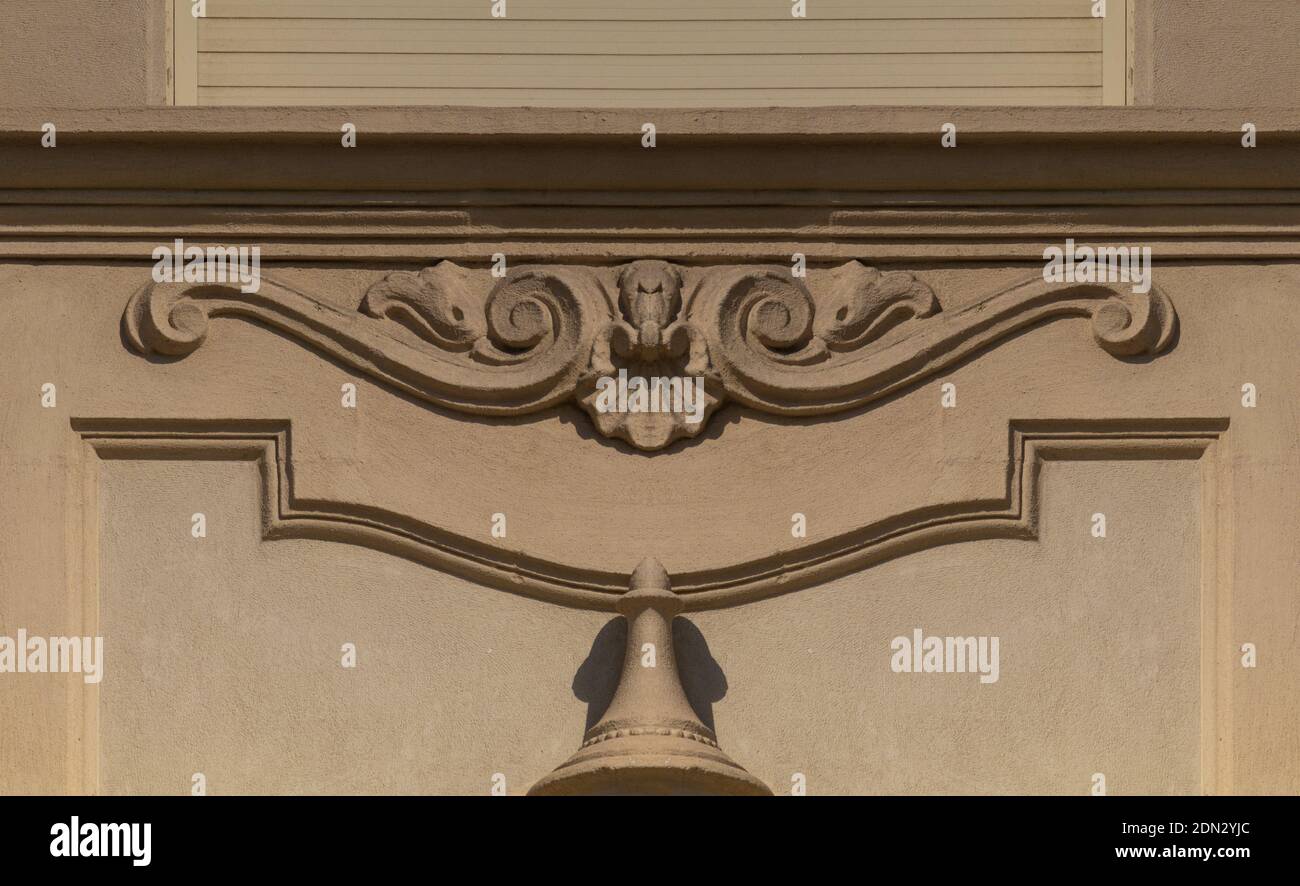 Éléments de décorations architecturales de bâtiments, moulures en ...