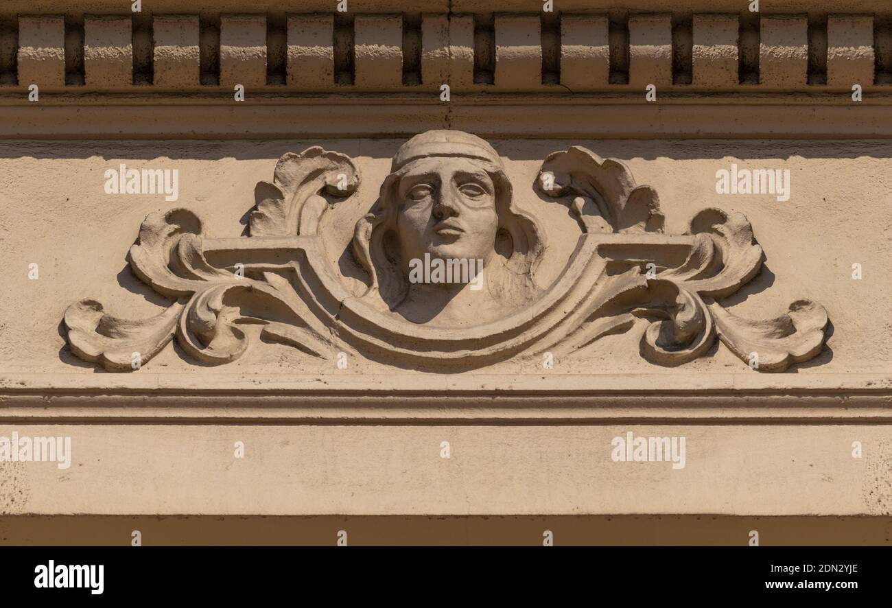 Éléments de décorations architecturales de bâtiments, moulures en ...