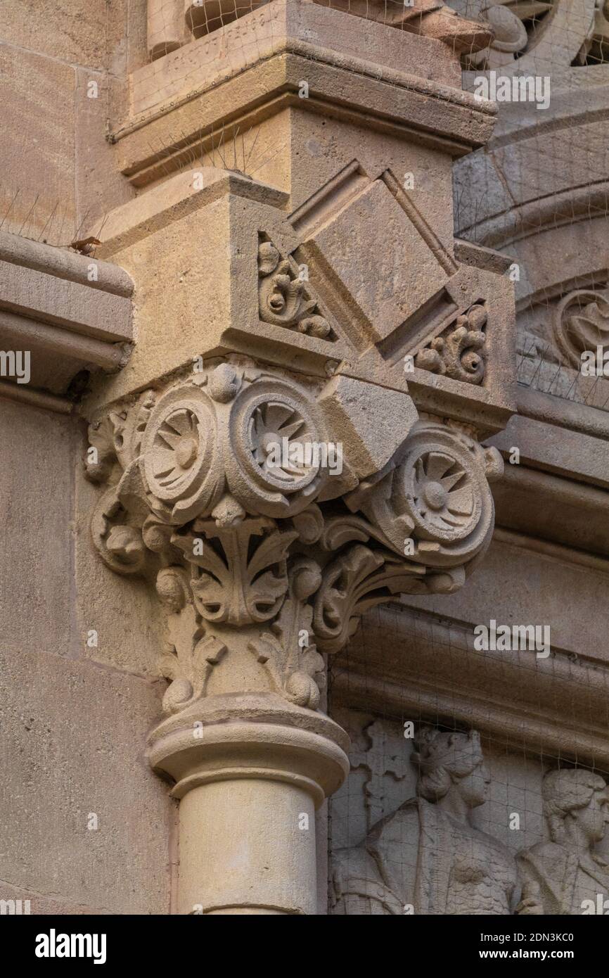 Éléments de décorations architecturales de bâtiments, colonnes et ...
