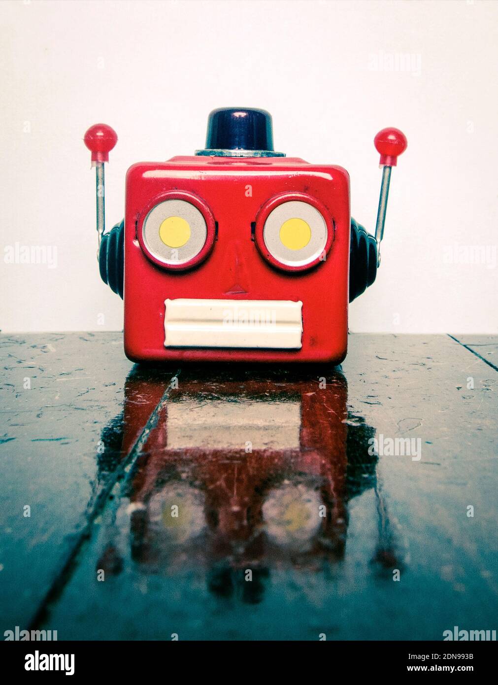 Robot rouge Banque de photographies et d’images à haute résolution - Alamy