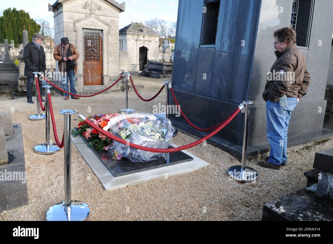 La tombe de Jean Cabut aka Cabu au cimetière de Chalon en Champagne ...