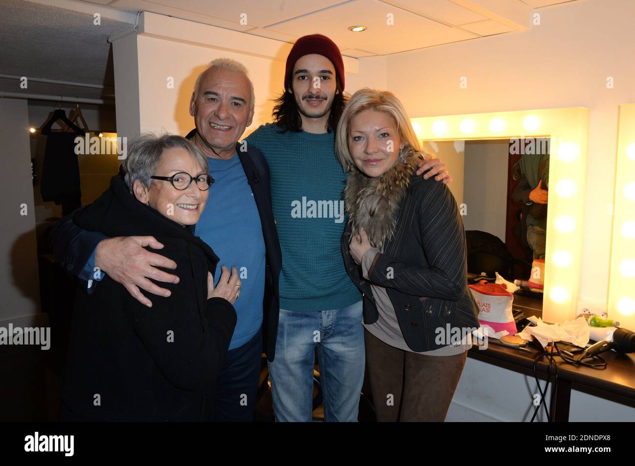 Michel Fugain, flanqué de sa sœur Claude (L), de son fils Alexis et de ...